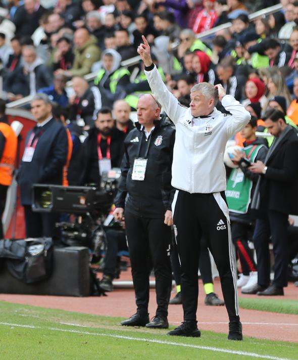 ALEN MARKARYAN YORUMLADI - Alen Markaryan: 'Topçu ihale denen kostümü ...